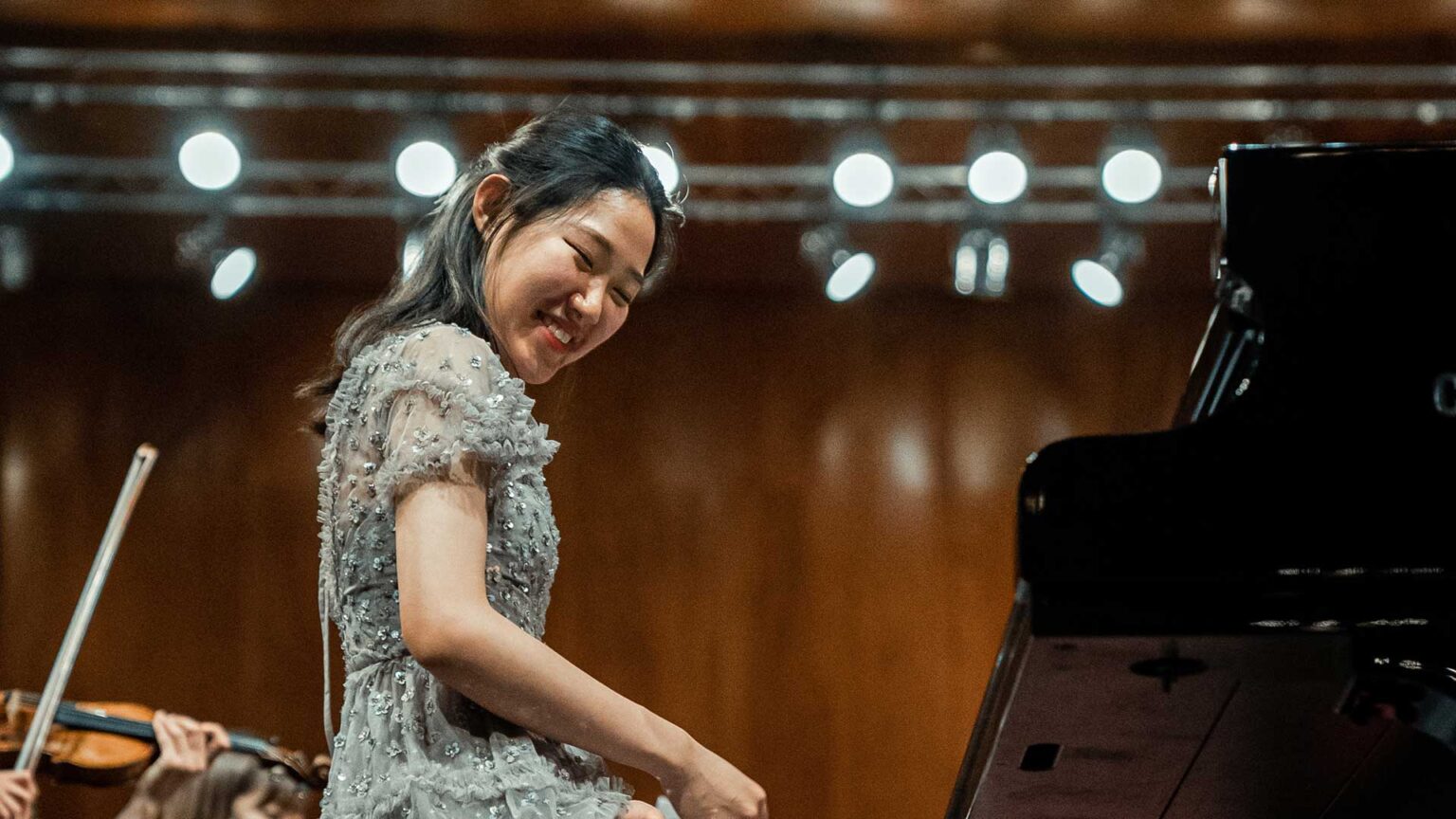 La pianista Ying Li in Circle of life - Como - myLakeComo.co